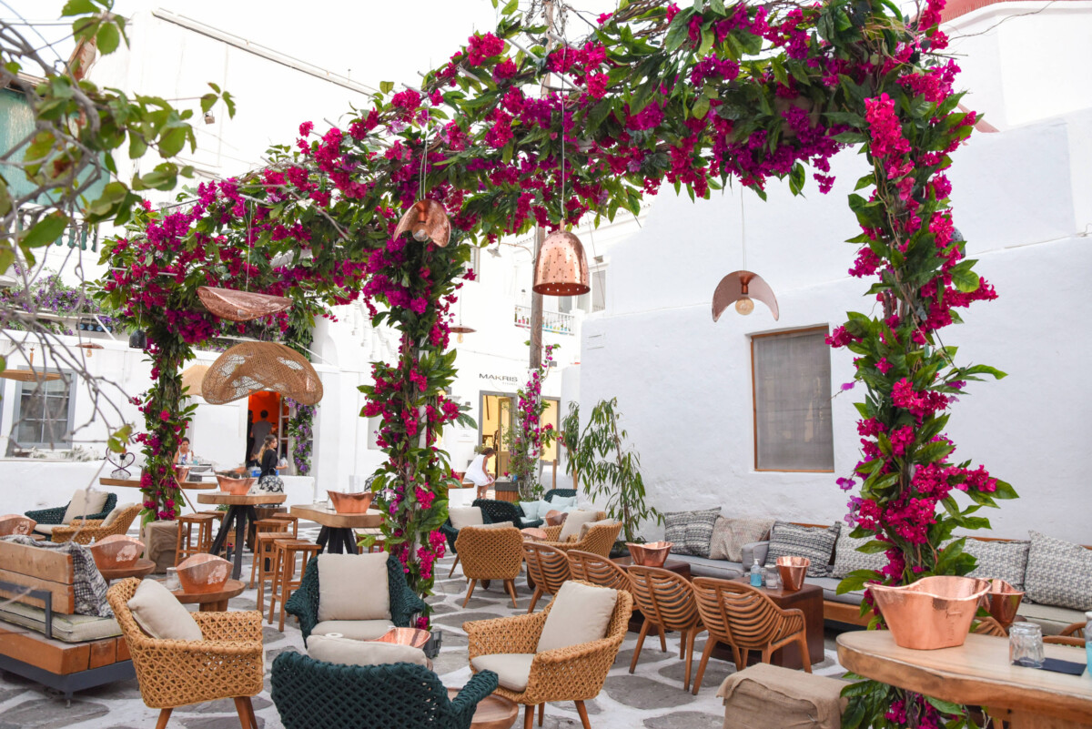 Guzel Club Restaurant Mykonos | MLV - Mykonos Luxury Villas